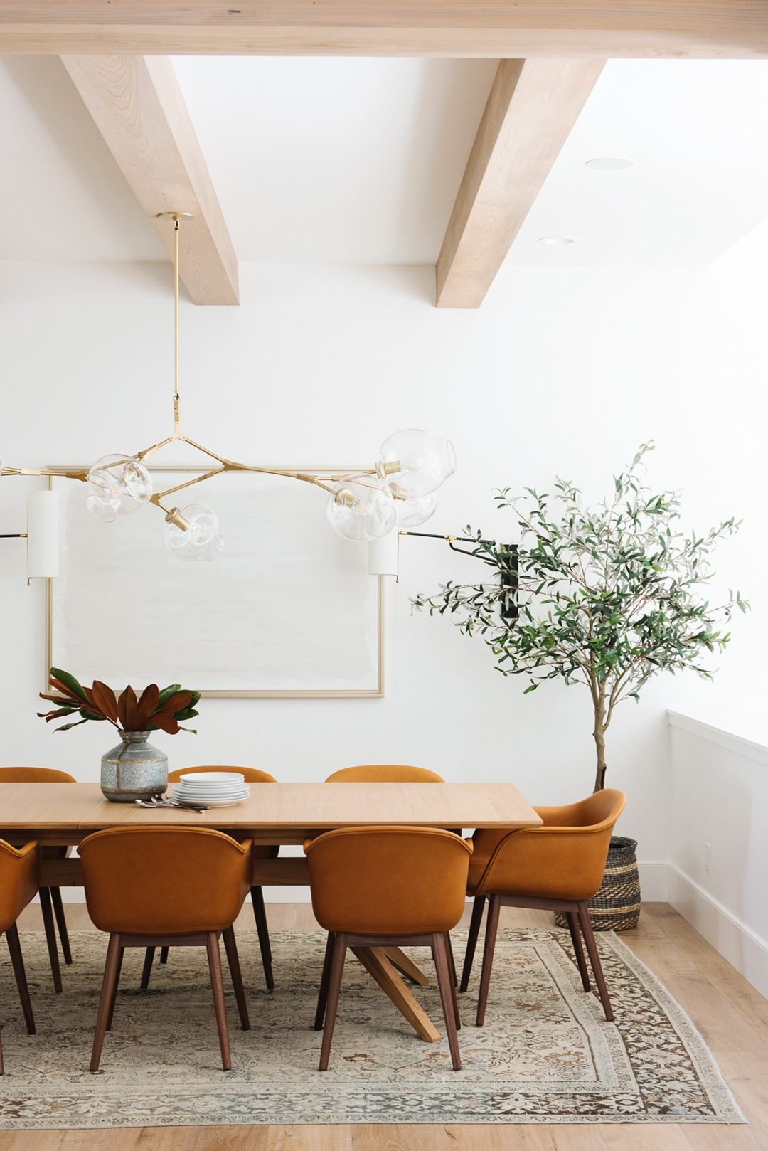 Take a Tour of this Stunning Modern Lakehouse | Lark & Linen Interior ...